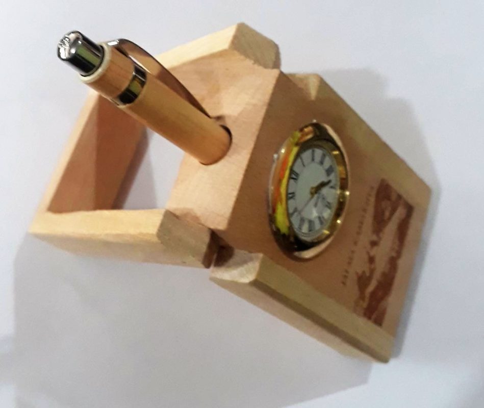 Pen stand with Clock and 1 Pen - ETHICA ONLINE